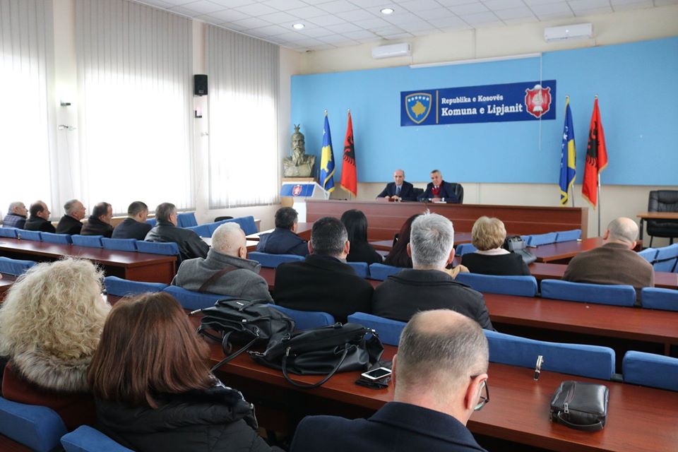 Kryetari Imri Ahmeti takon drejtorët e insitucioneve edukativo ...